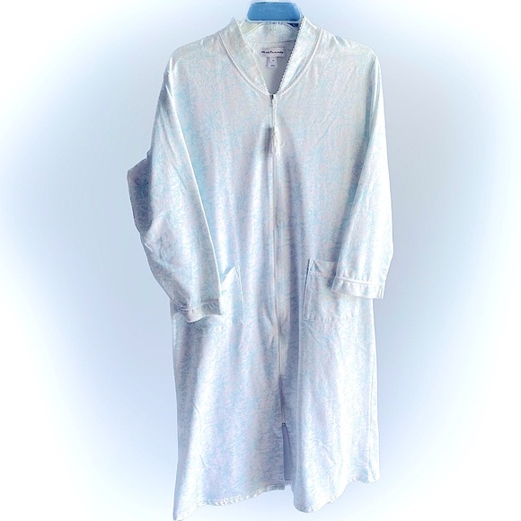 Miss Elaine | Intimates & Sleepwear | Miss Elaine Zippered Robe | Poshmark